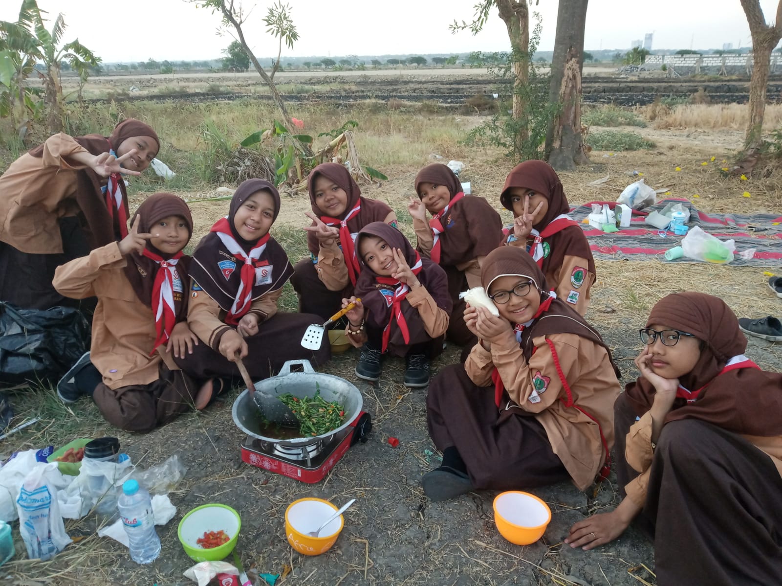 Keseruan Sekolah Utsman dalam Kepramukaan - Sekolah Islam Terpadu